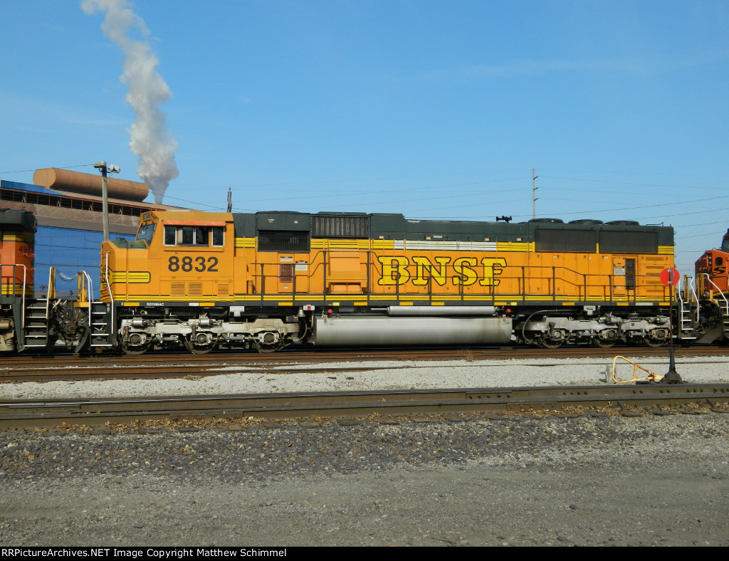 BNSF 8832